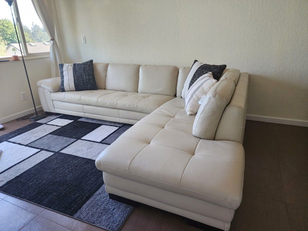 Dania Sectional Couch for Sale in Seattle, WA - OfferUp