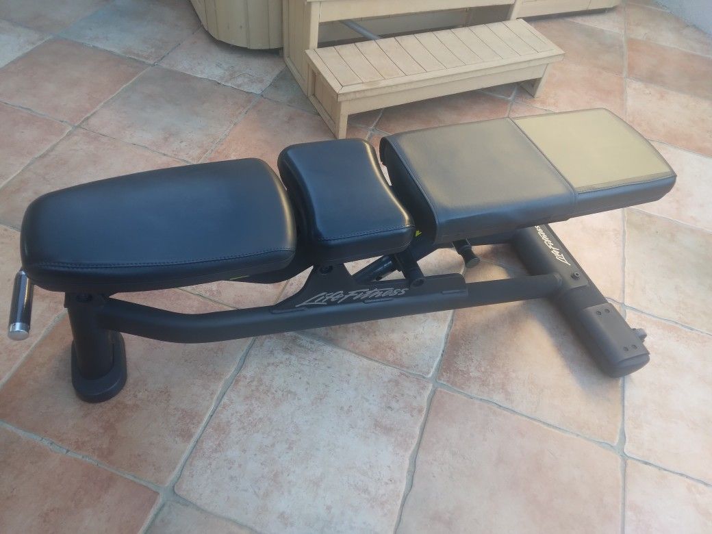 Life Fitness Signature Multi-Adjustable Workout Bench, Hammer Strength ...