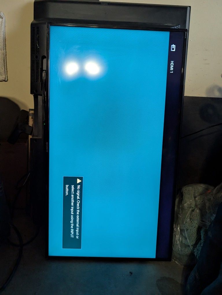 Sony TV 33 Inch for Sale in Fontana, CA - OfferUp