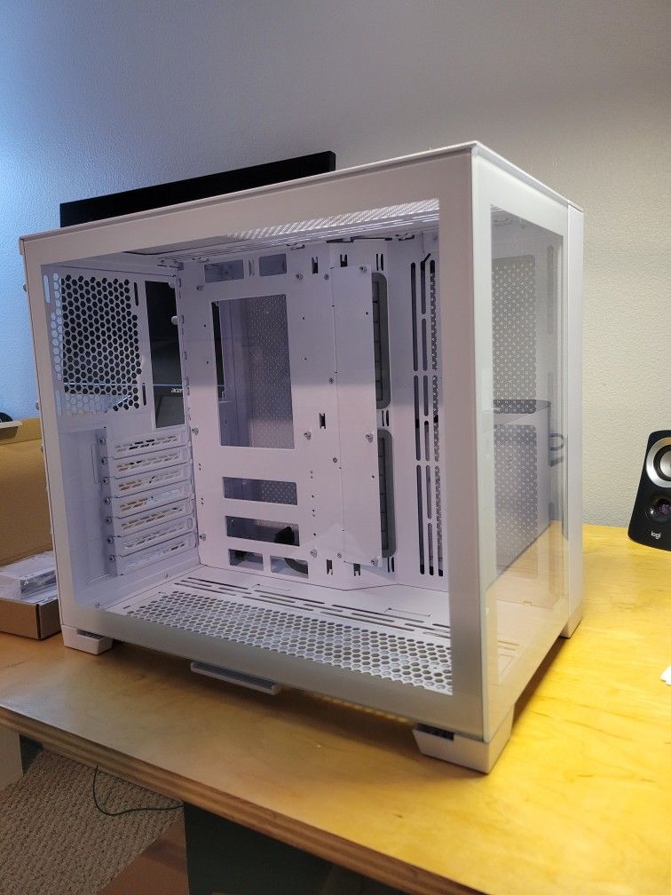 Lian Li O11 Mini Snow White Edition for Sale in Puyallup, WA - OfferUp