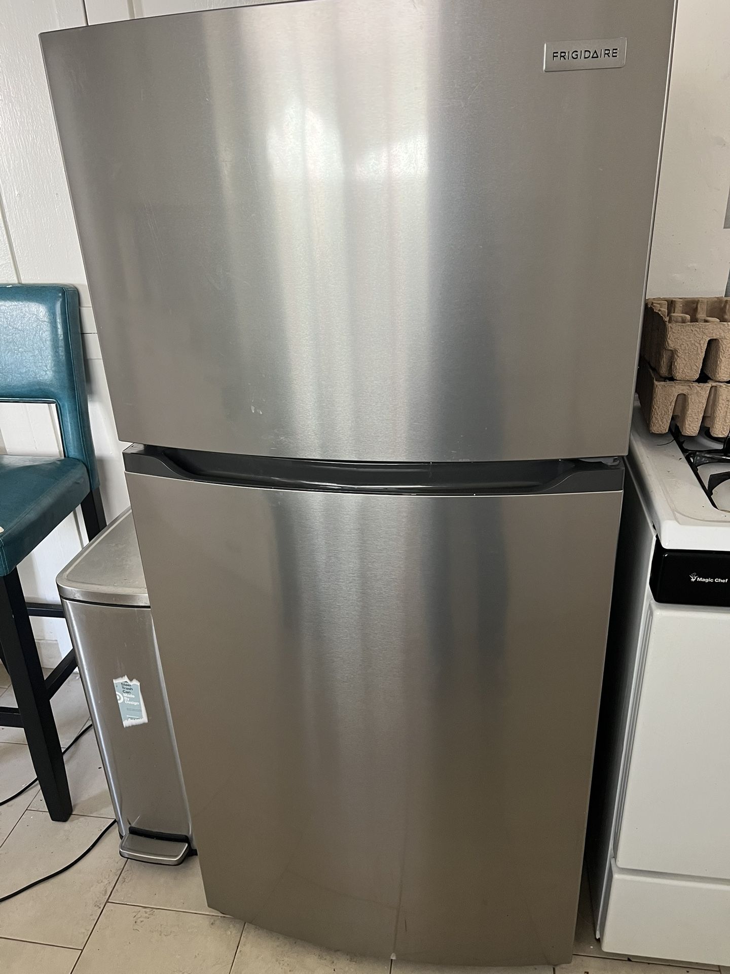 FRIGIDAIRE Stainless Steel Top Refrigerator Top Freezer for Sale in San ...