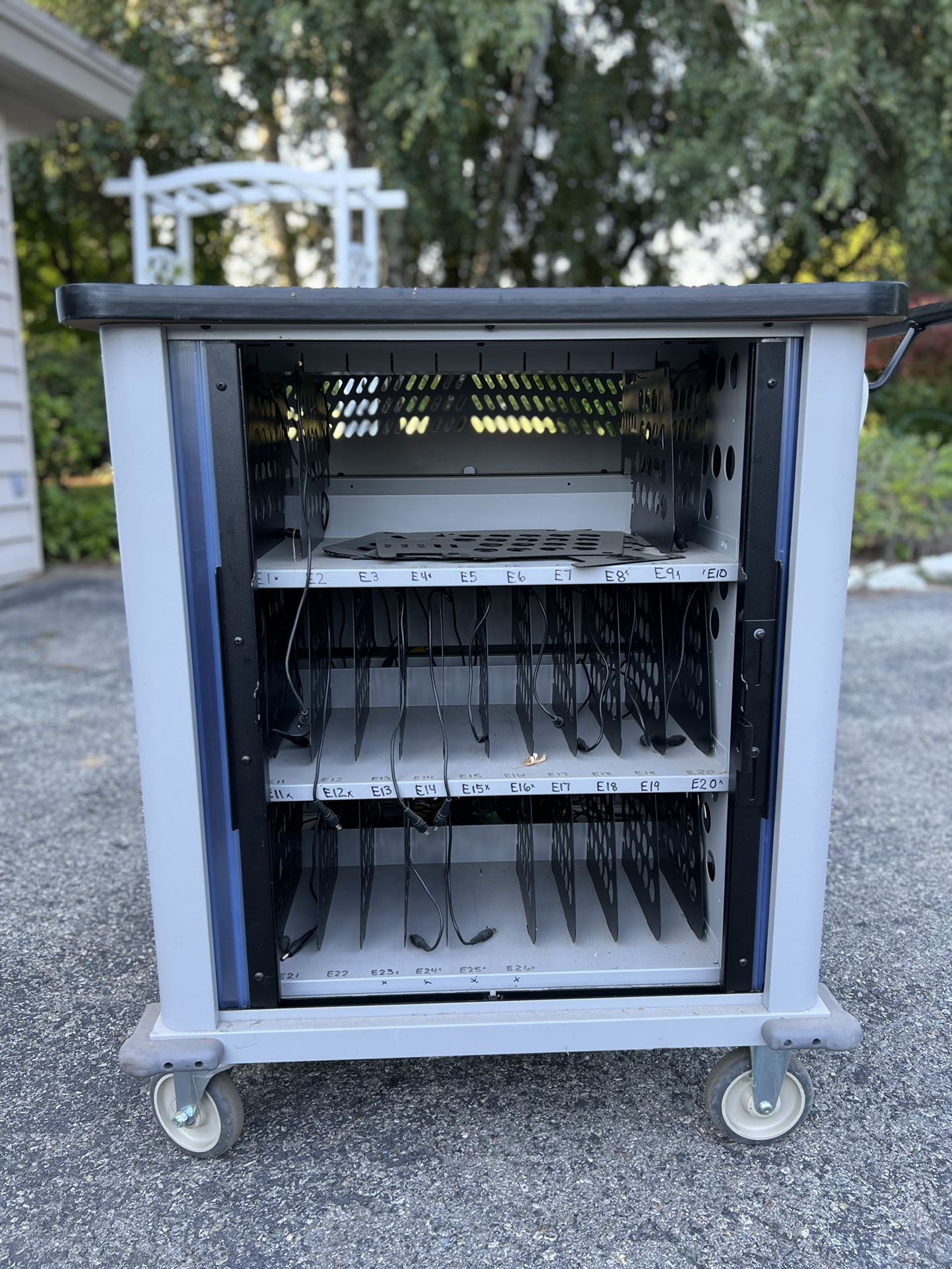 Laptop Charging Cart for Sale in Chelan, WA - OfferUp