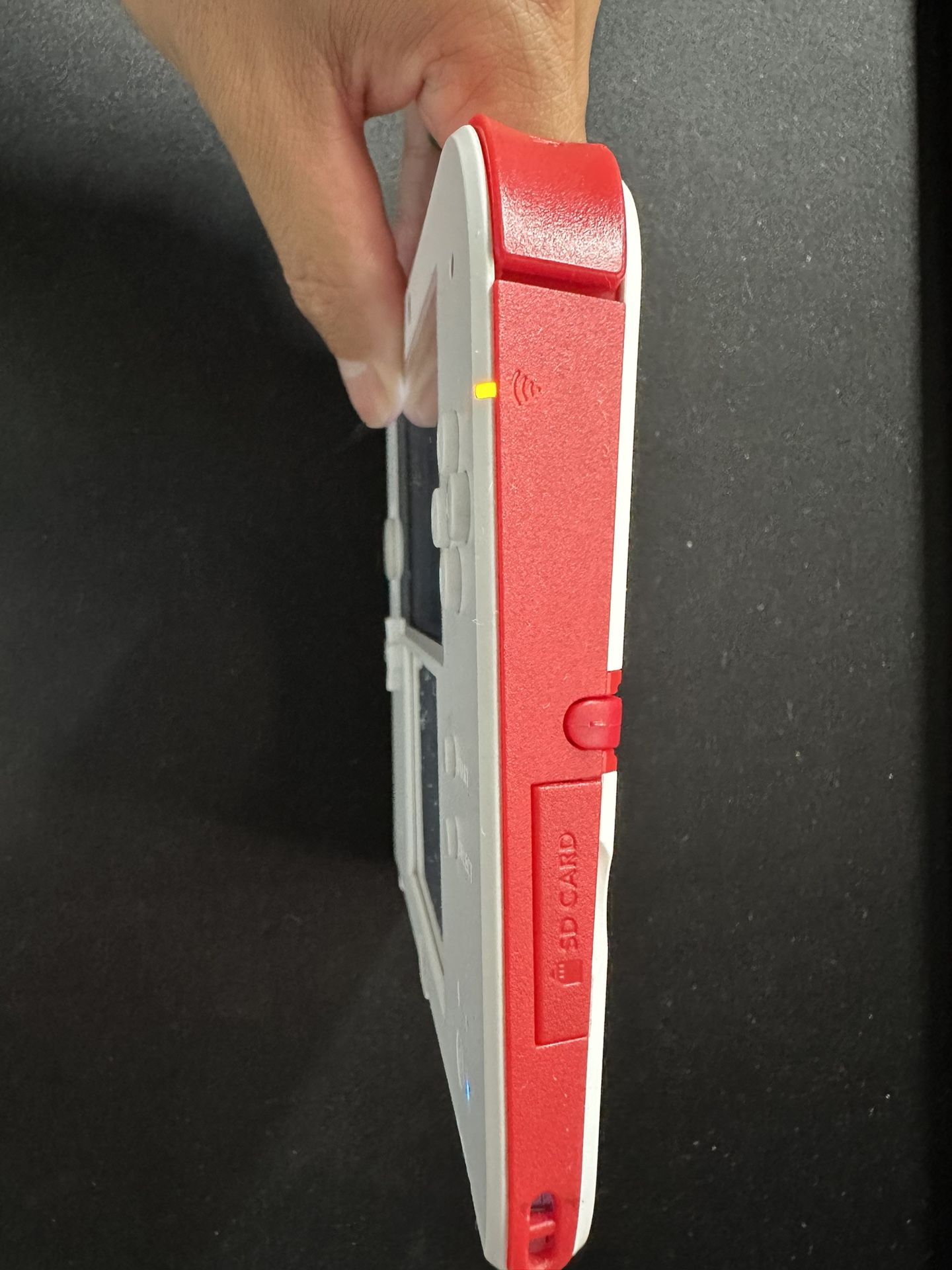 Nintendo 2DS White / Red Scarlet 3DS Console With Stylus And 4GB sD ...