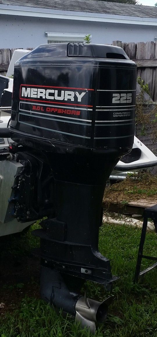 Motor Mercury 225 ....2t. for Sale in Carol City, FL - OfferUp