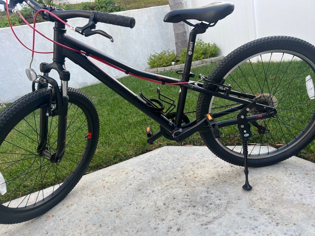 Haro 24" Flight Line Kids Bicycle for Sale in Laguna Niguel, CA - OfferUp