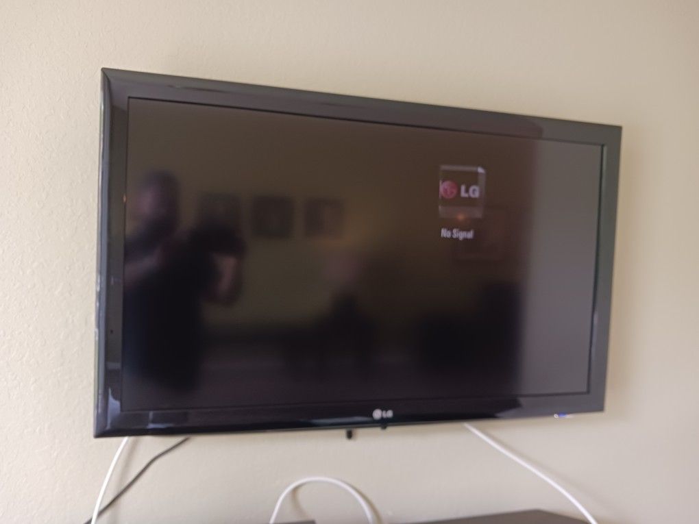 LG Tv 43 Inch. RemotE AVAILABLE. NOT SMART for Sale in Kissimmee, FL ...