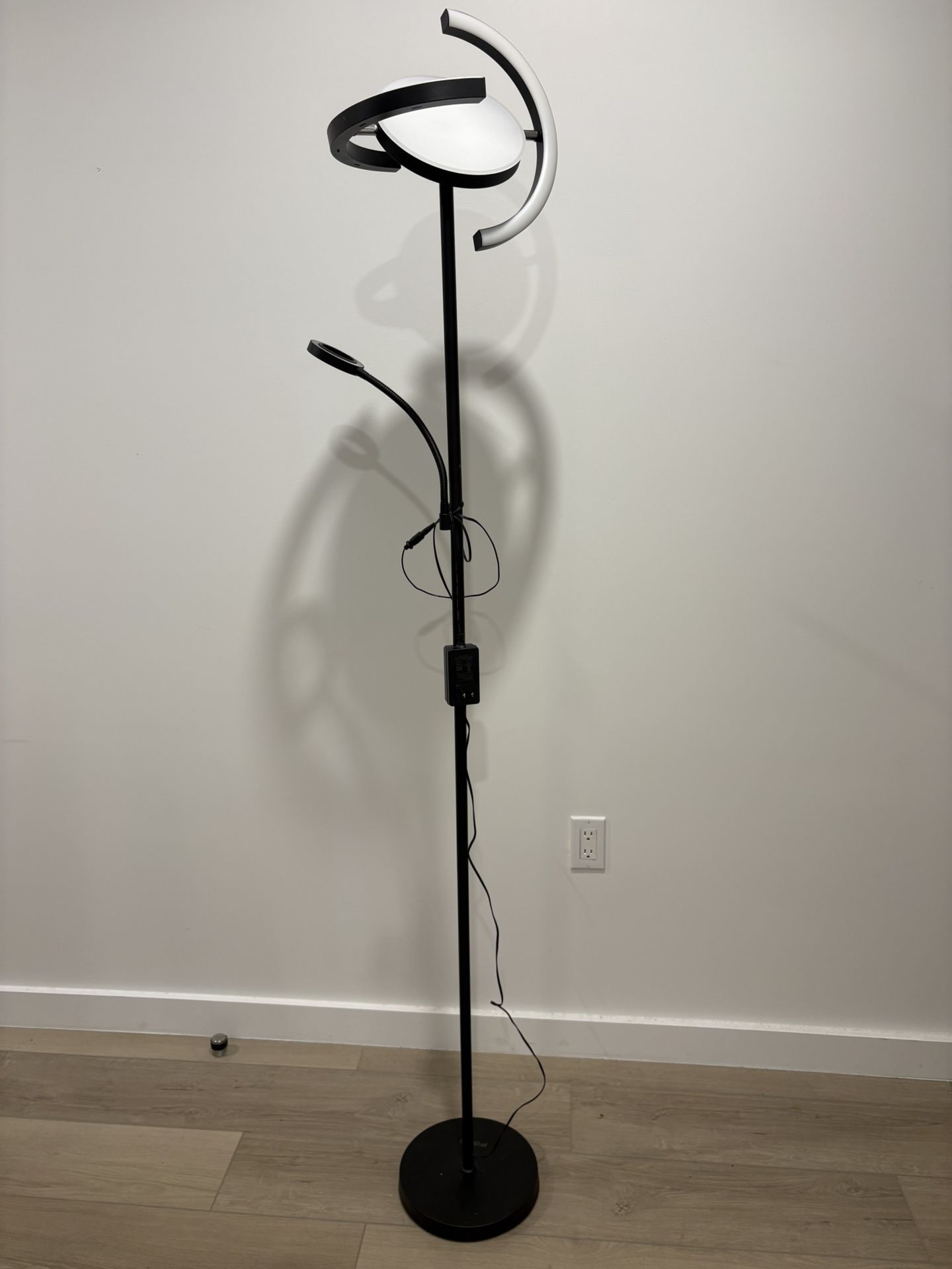 Floor Lamp for Sale in Queens, NY - OfferUp