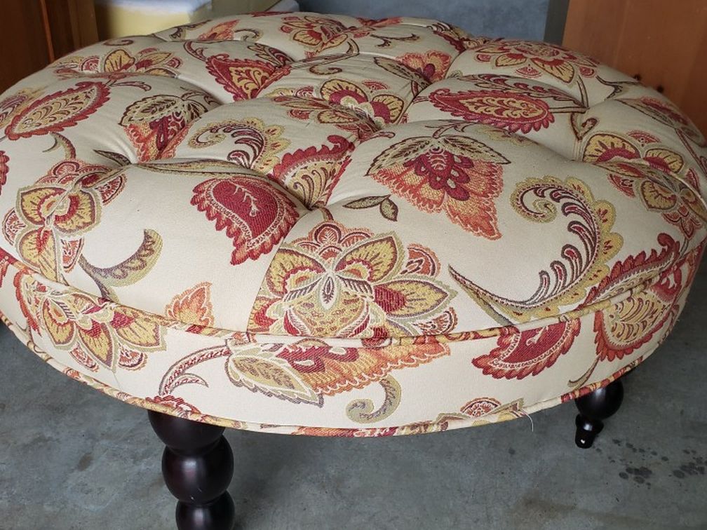 Pier 1 Jacobean Tufted Ottoman for Sale in Fort Lauderdale, FL - OfferUp