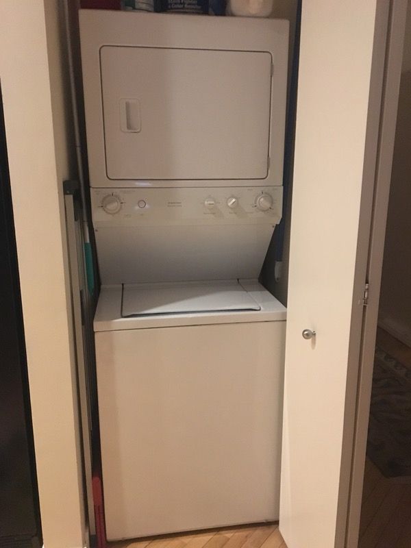 GE Spacemaker Washer and Electric Dryer (white) for Sale in Chicago, IL ...