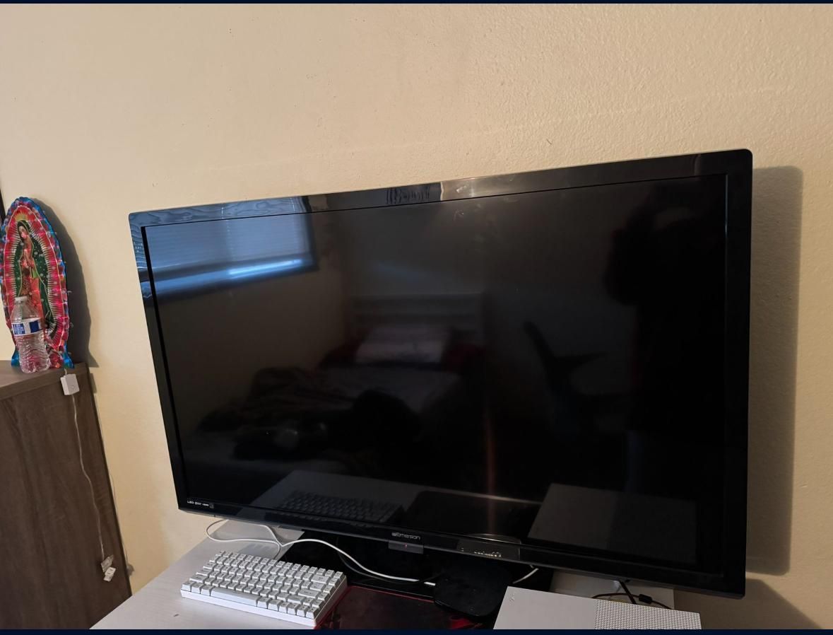 Emerson 50 Inch TV for Sale in Vancouver, WA - OfferUp