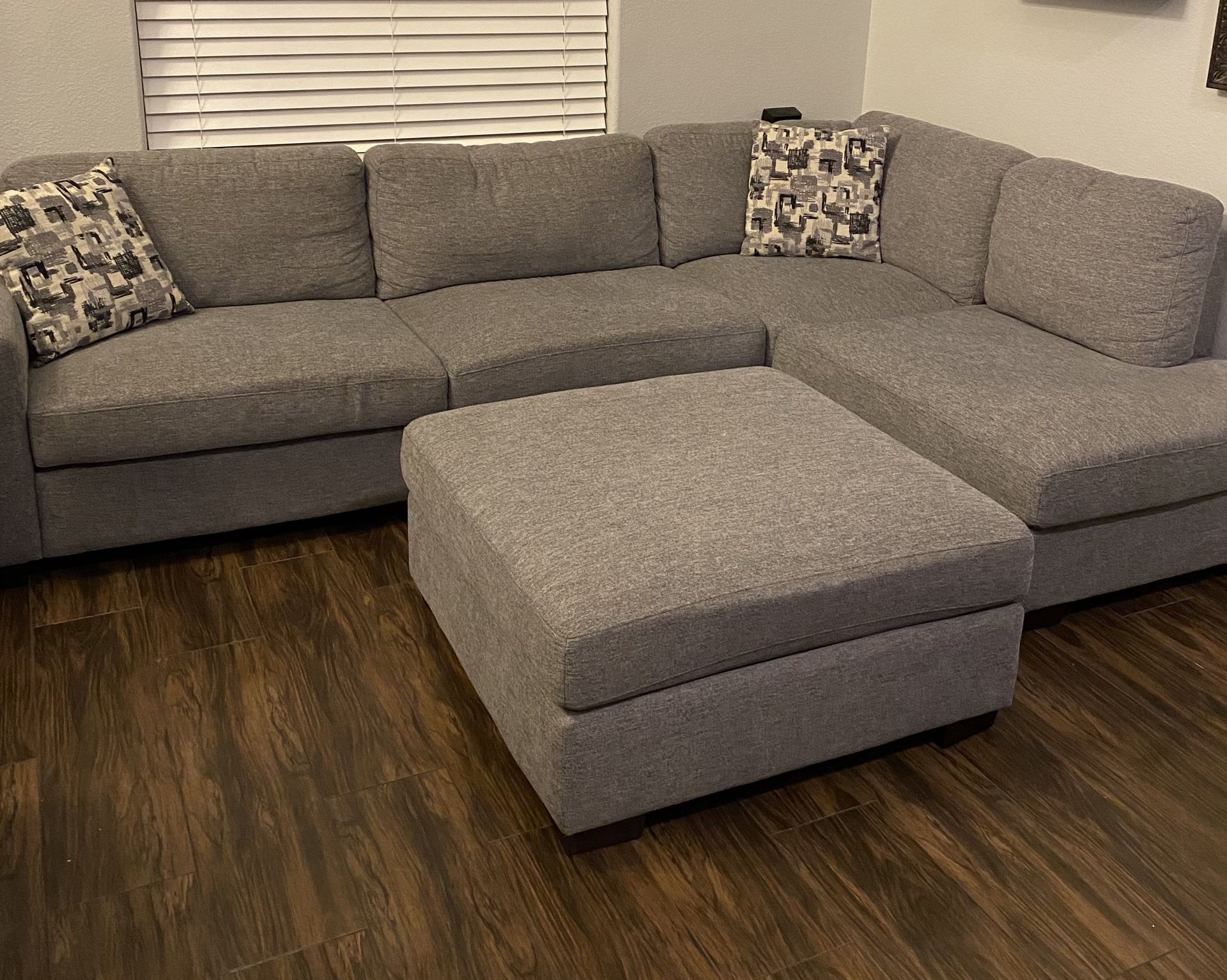 Maycen fabric Sectional for Sale in Mesa, AZ - OfferUp