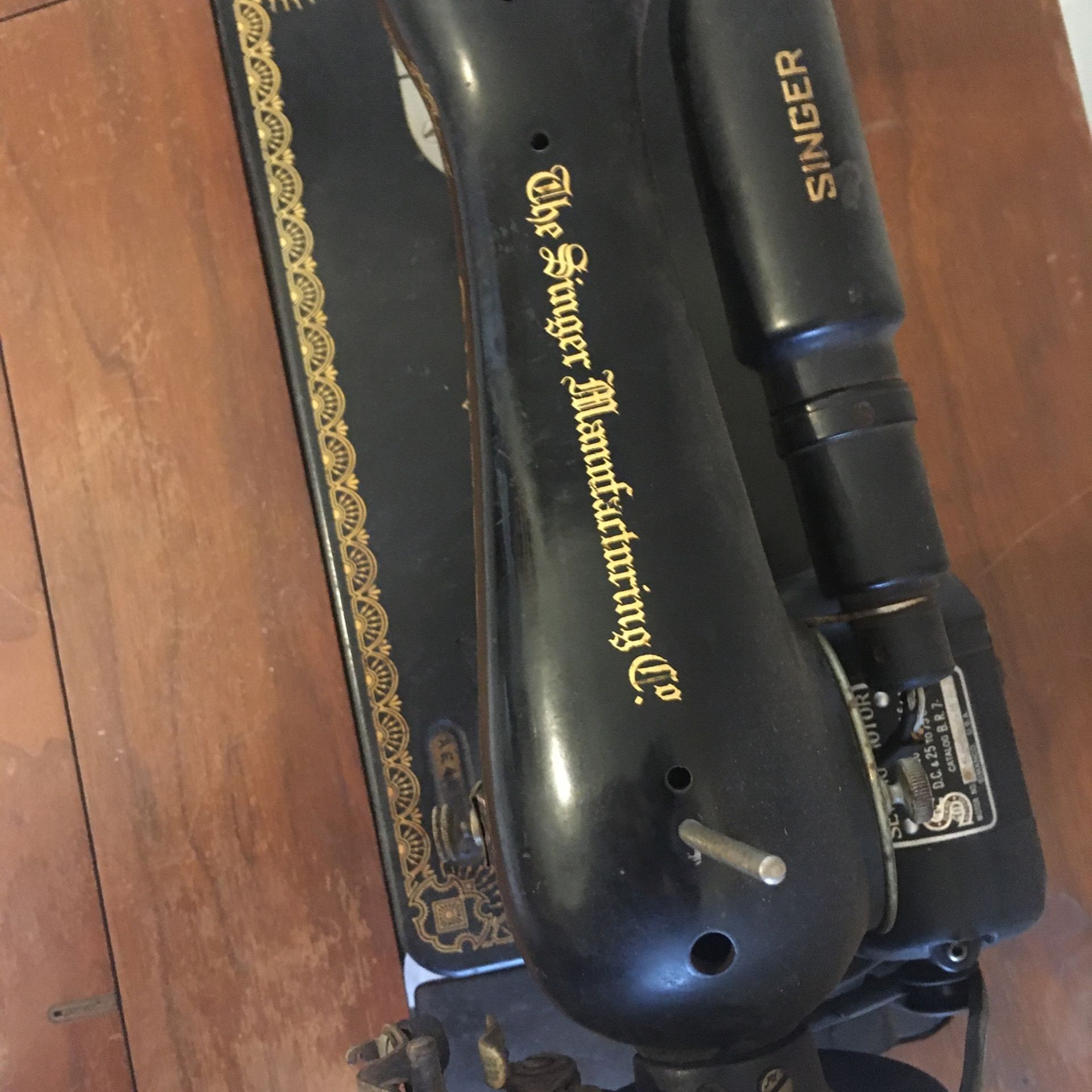 1937 Singer Sewing Machine for Sale in Murrieta, CA - OfferUp