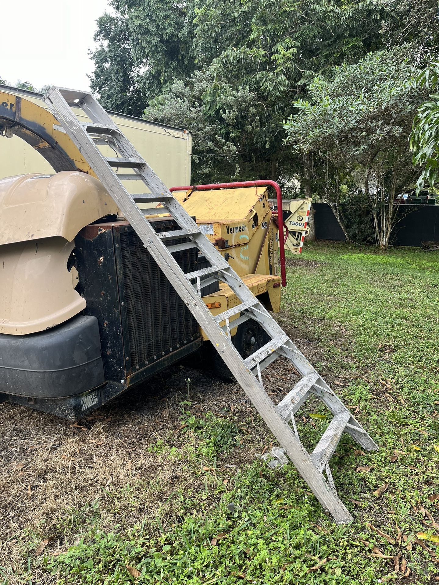 10ft Aluminum Ladder for Sale in Laud Lakes, FL - OfferUp