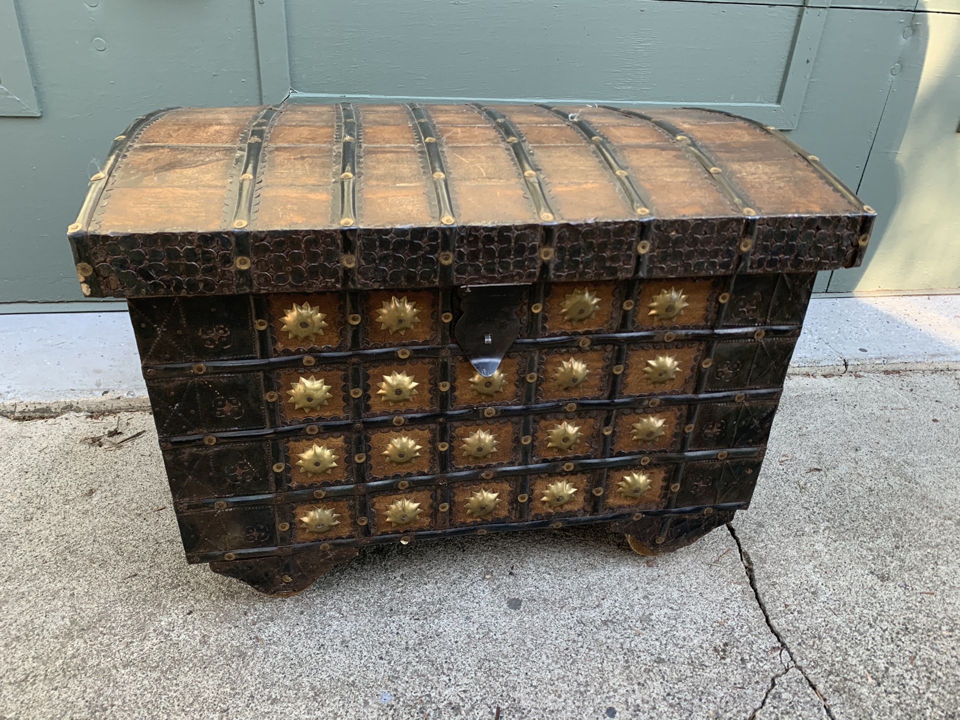 Pier 1 Wooden Trunk with Brass Accents for Sale in Cascade-Fairwood, WA ...