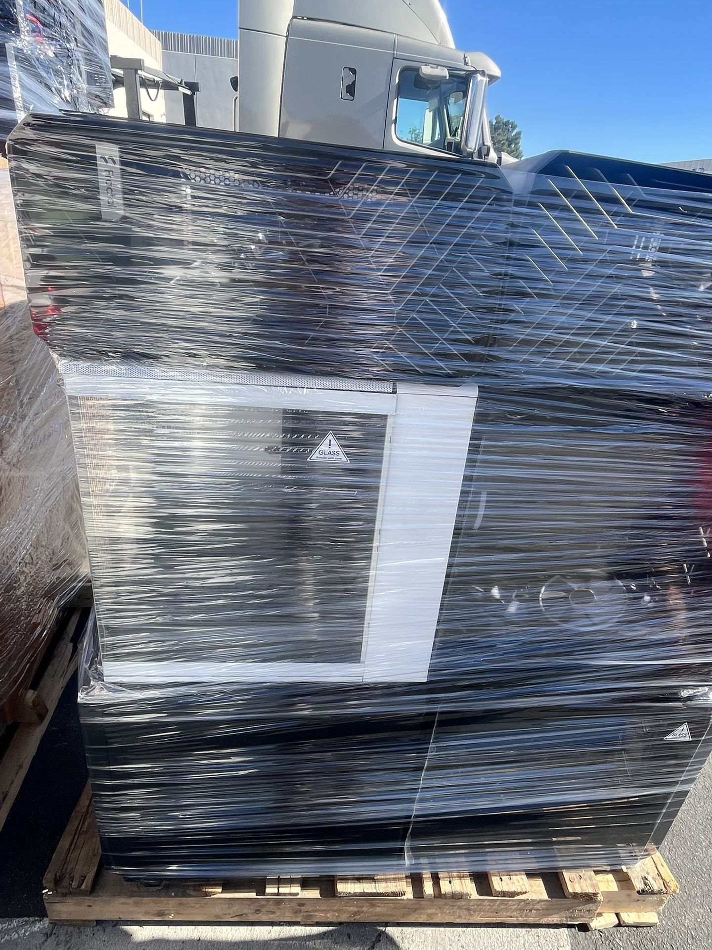 Lot of 4 pallets computer cases, PC glass case for Sale in Ontario, CA ...