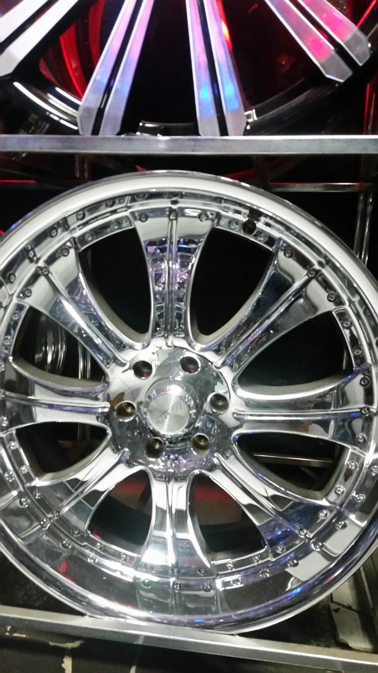24 inch lexani rims 6-139 chrome for Sale in Chicago, IL - OfferUp
