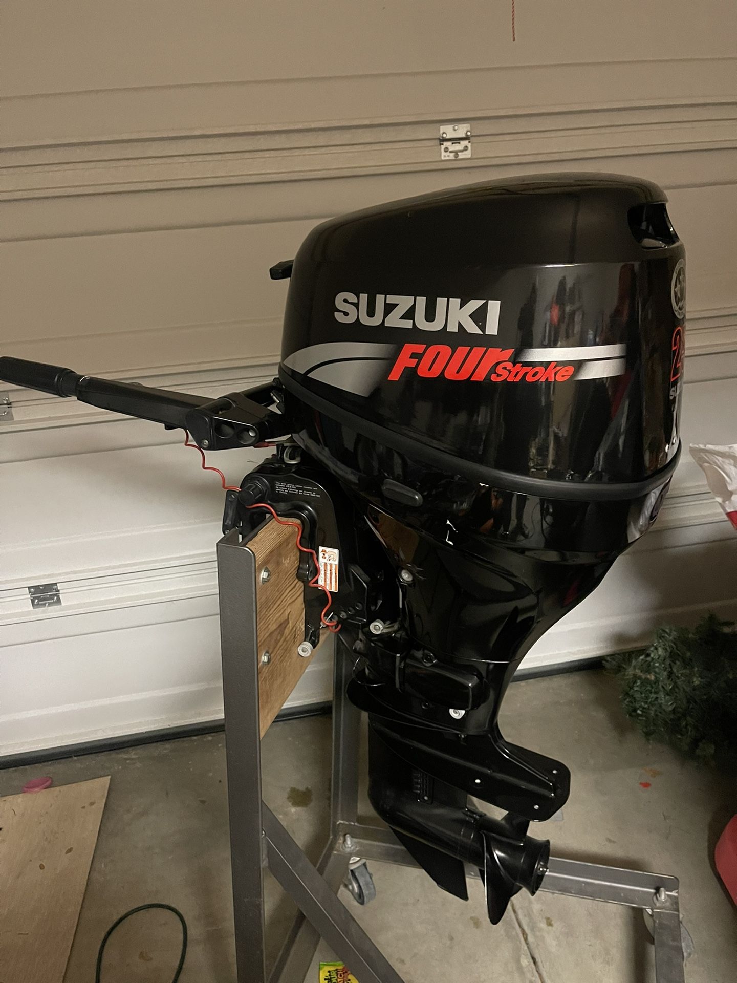 2006 Suzuki outboard Short shaft 15” Df25 for Sale in Riverside, CA ...