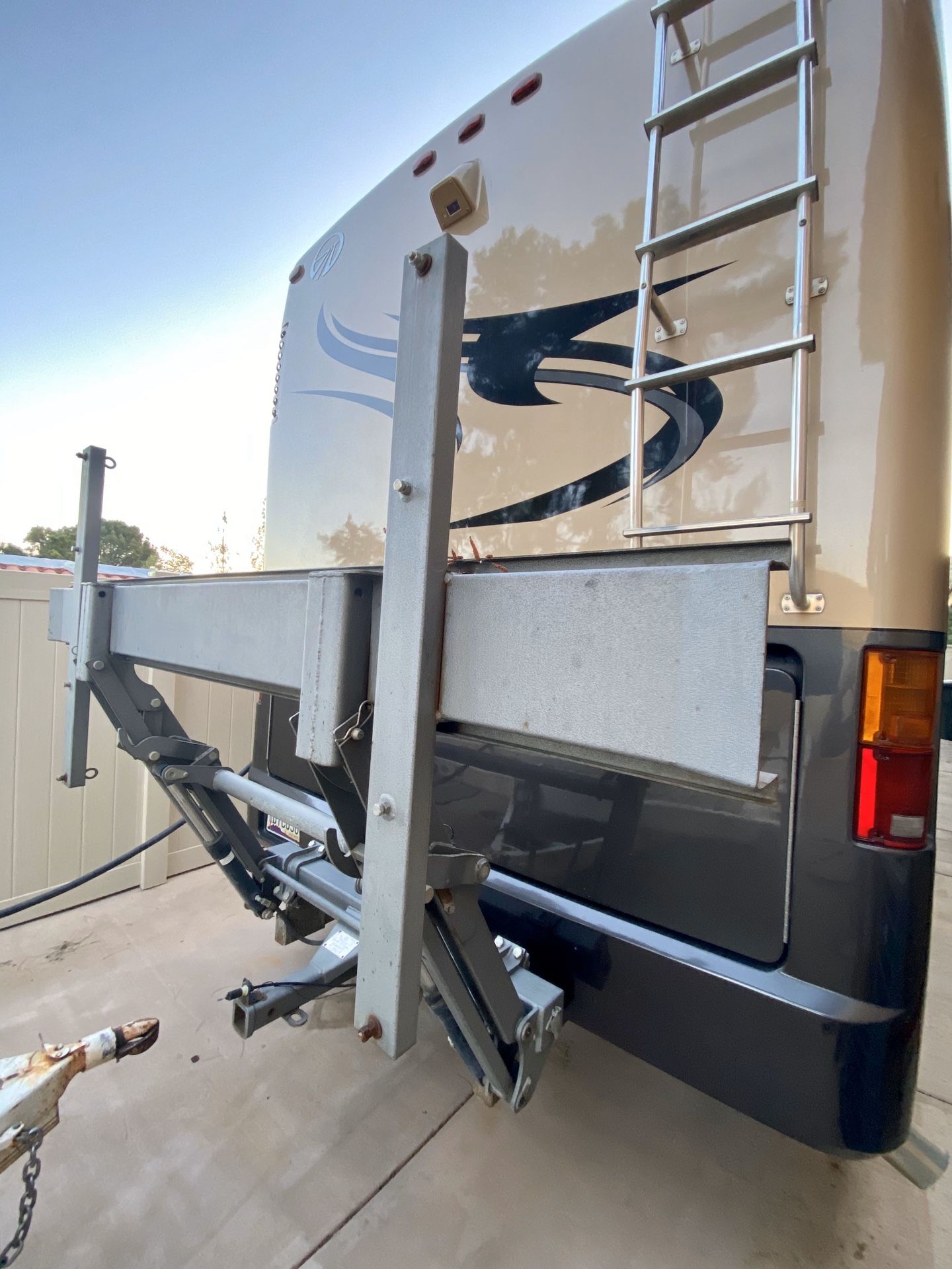 HydraLift Motorcycle Lift for RV for Sale in Ramona, CA - OfferUp