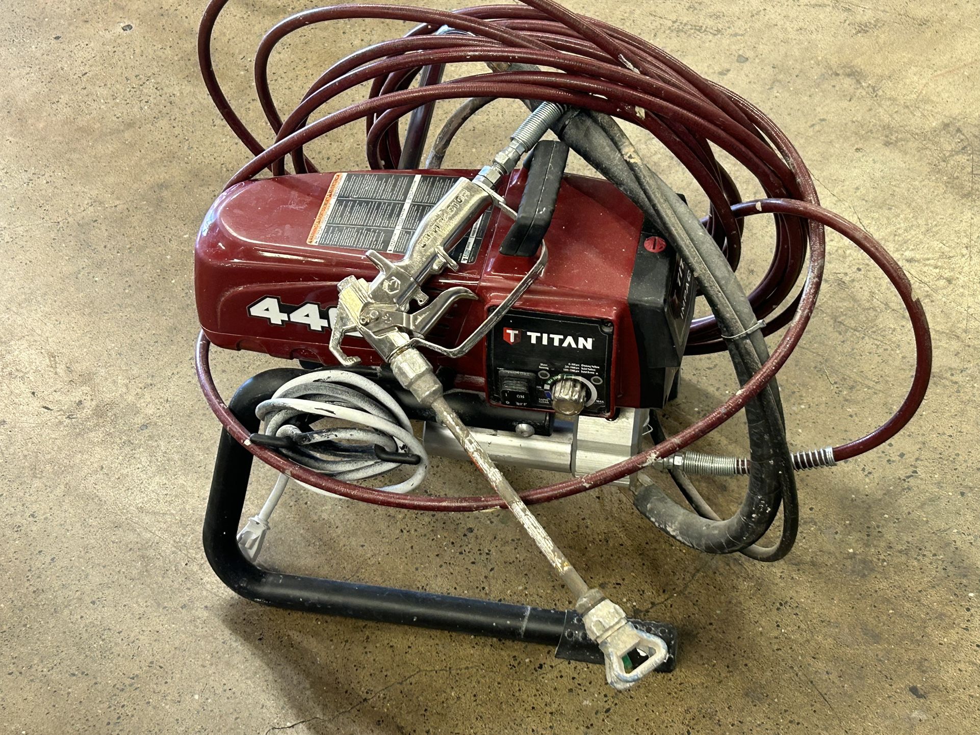 Titan Impact 440 electric airless sprayer w hose and gn no trades pick ...