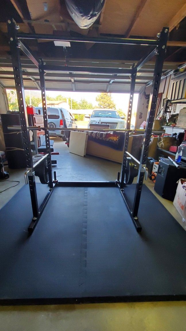 Titan Fitness T2 Power Rack + Accessories for Sale in Arrowhed Farm, CA ...