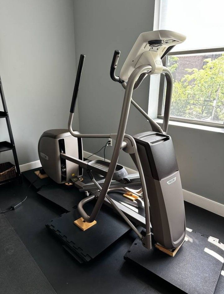 Precor 5.35 Elliptical for Sale in Brooklyn, NY - OfferUp