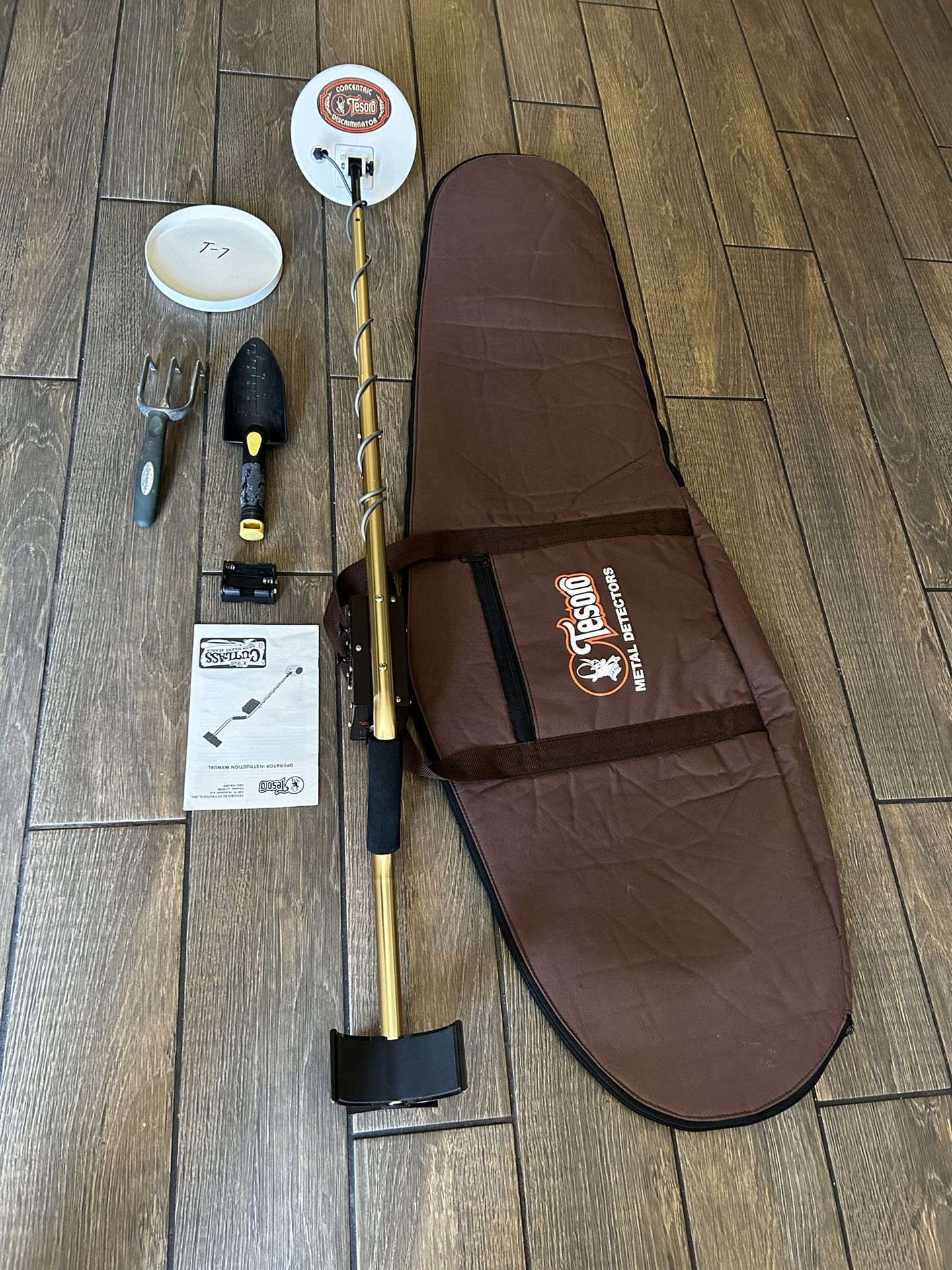 Rare Metal detector Tesoro CUTLASS metal detecting come with original 8 ...