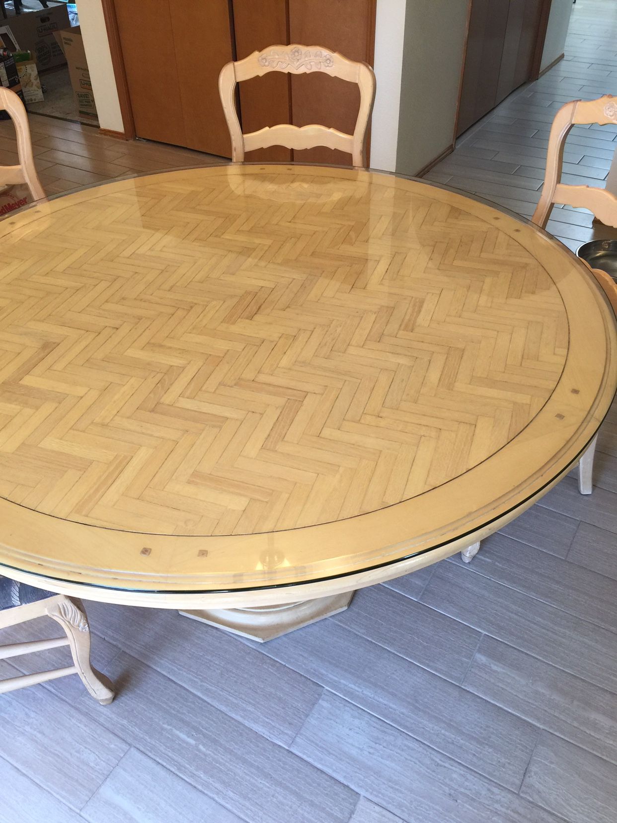 Round Herringbone Wood Dining Table 54” for Sale in Lacey, WA - OfferUp