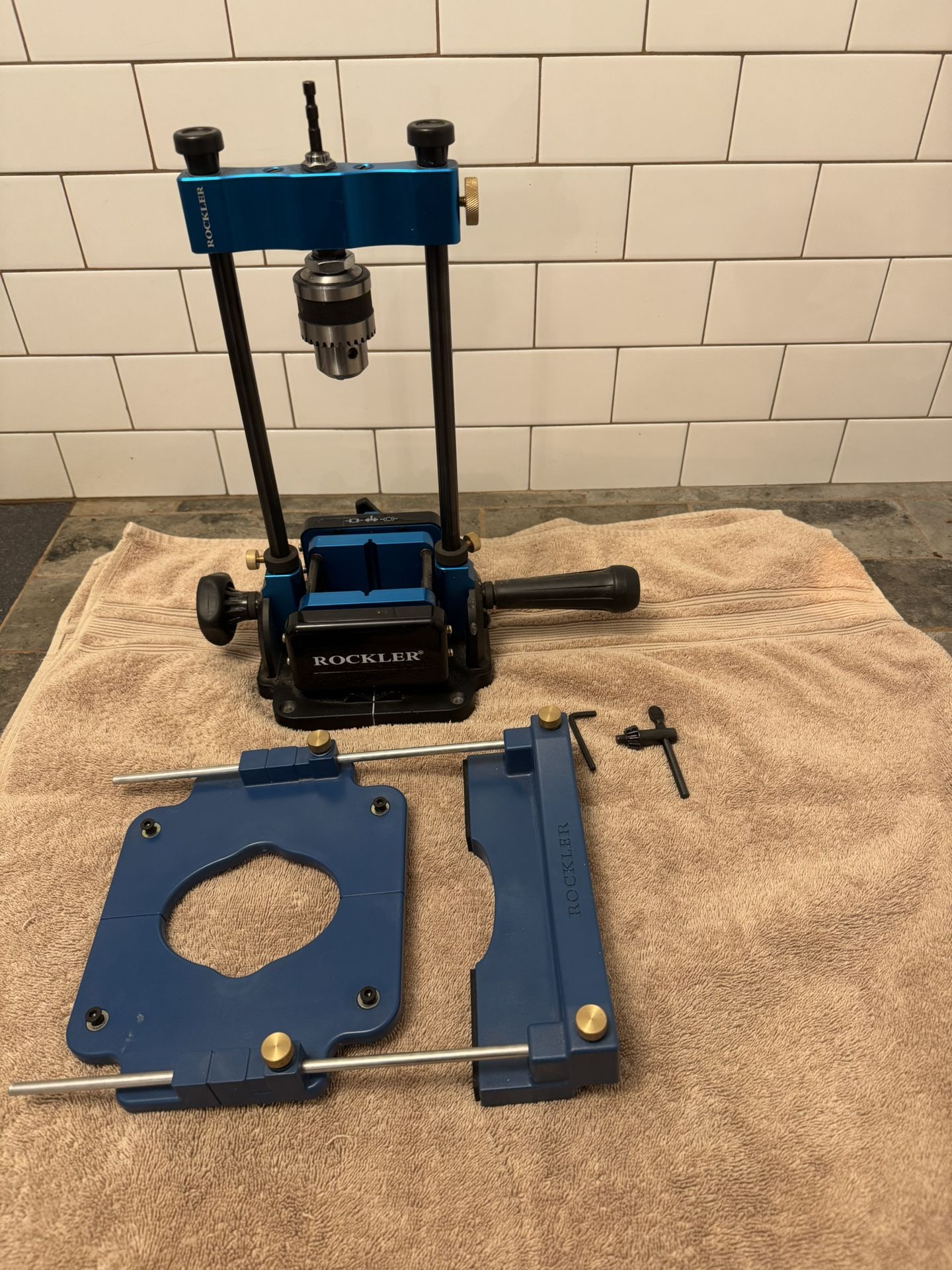 Rocker Portable Drill Guide, Self Centering Drill Vice And Edge Guide ...