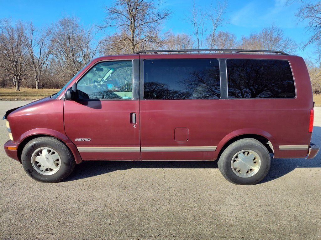 1995 Chevrolet Astro for Sale in Westchester, IL - OfferUp