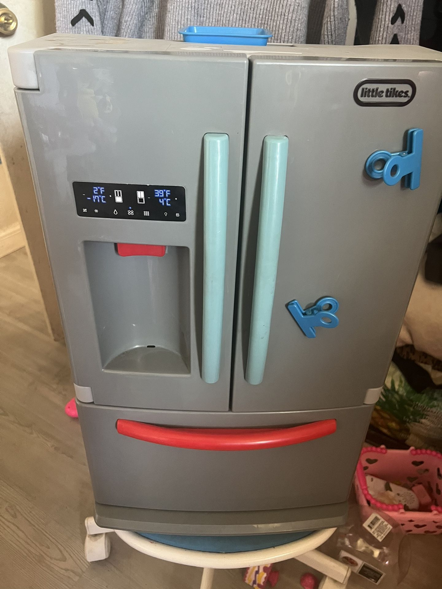Little Tikes First Fridge Refrigerator with Ice Dispenser Pretend Play ...
