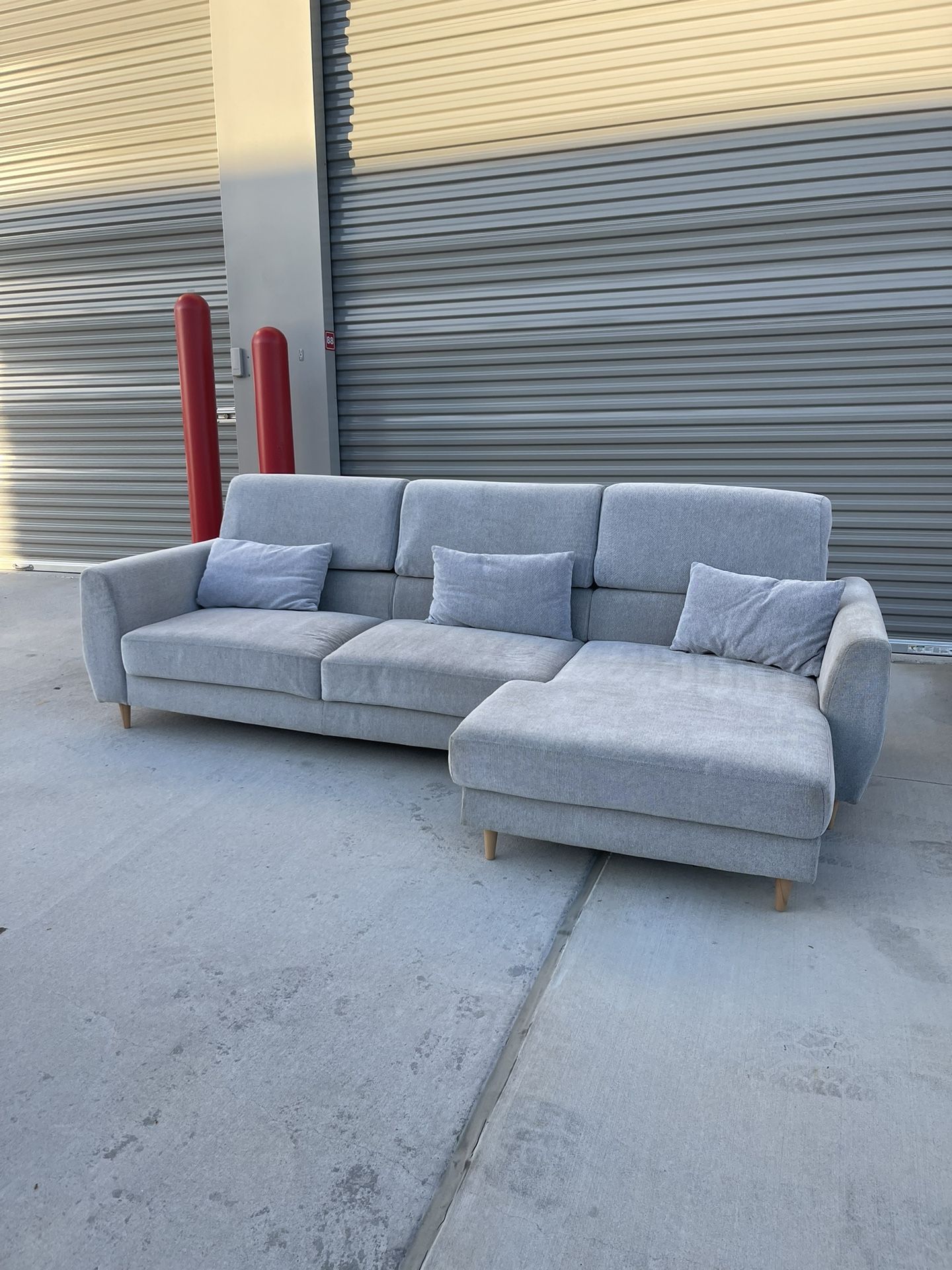 Light Grey Sectional Couch for Sale in Austin, TX - OfferUp