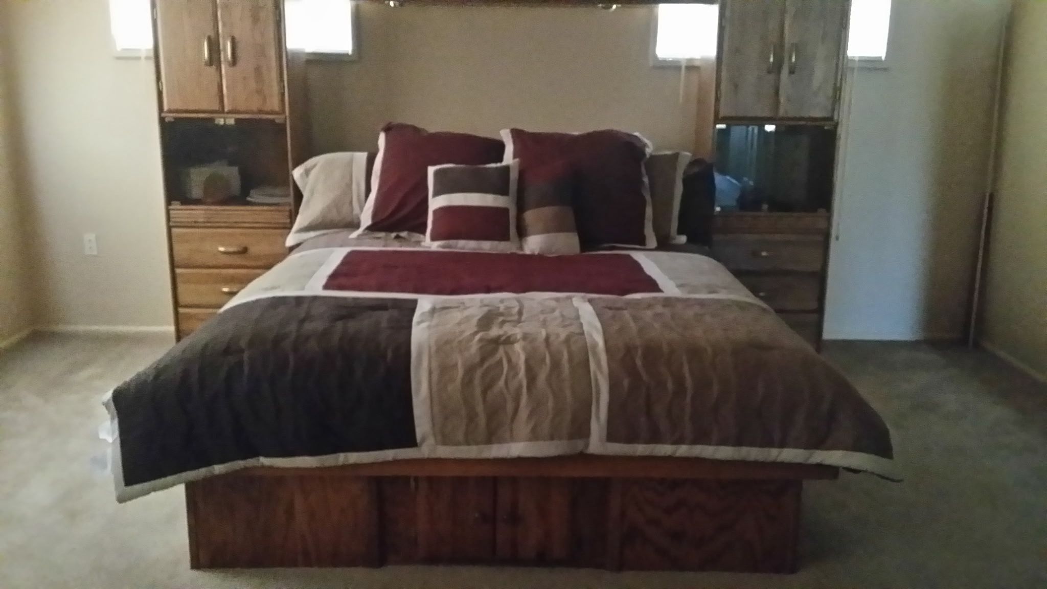 California King Wall Unit Bedroom Set for Sale in Glendale, AZ - OfferUp