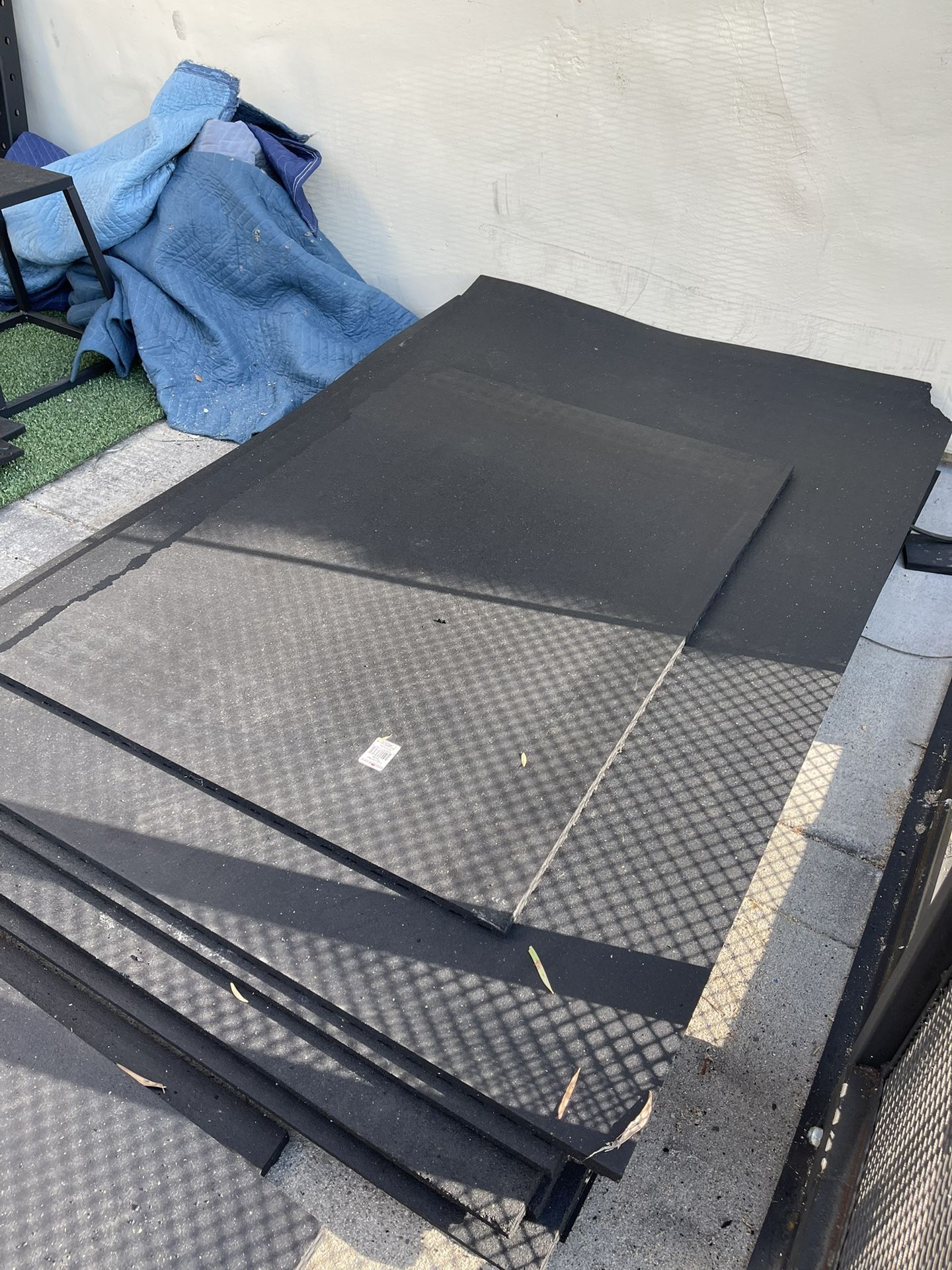 GYM MATSSCRAP RUBBER MATSSPORTS FITNESS GYM EQUIPMENT for Sale in Brea ...