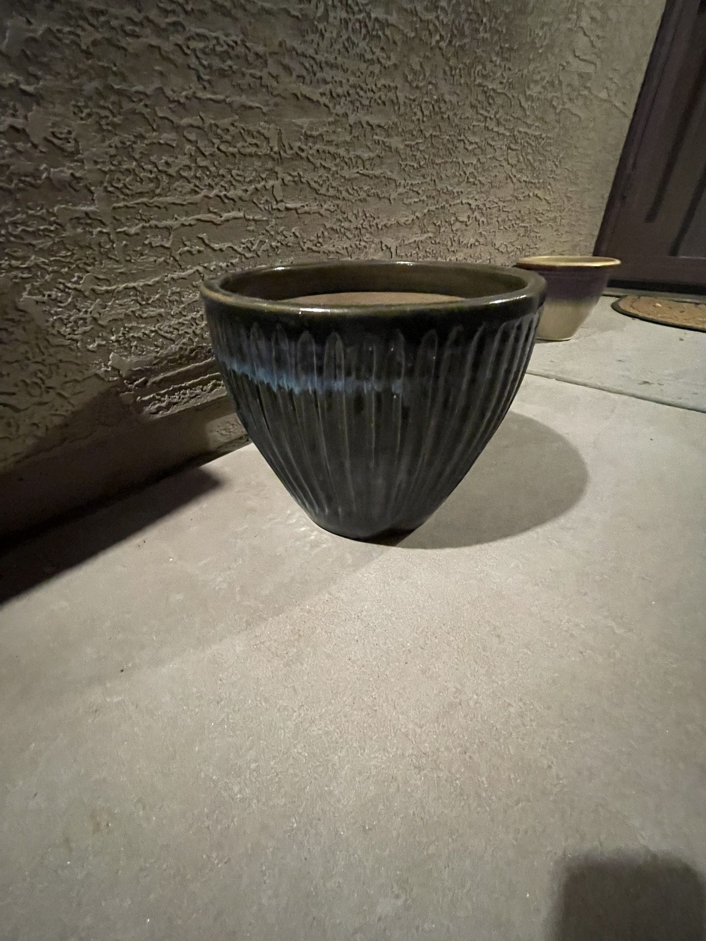 Large Ceramic Pot for Sale in Gilbert, AZ - OfferUp