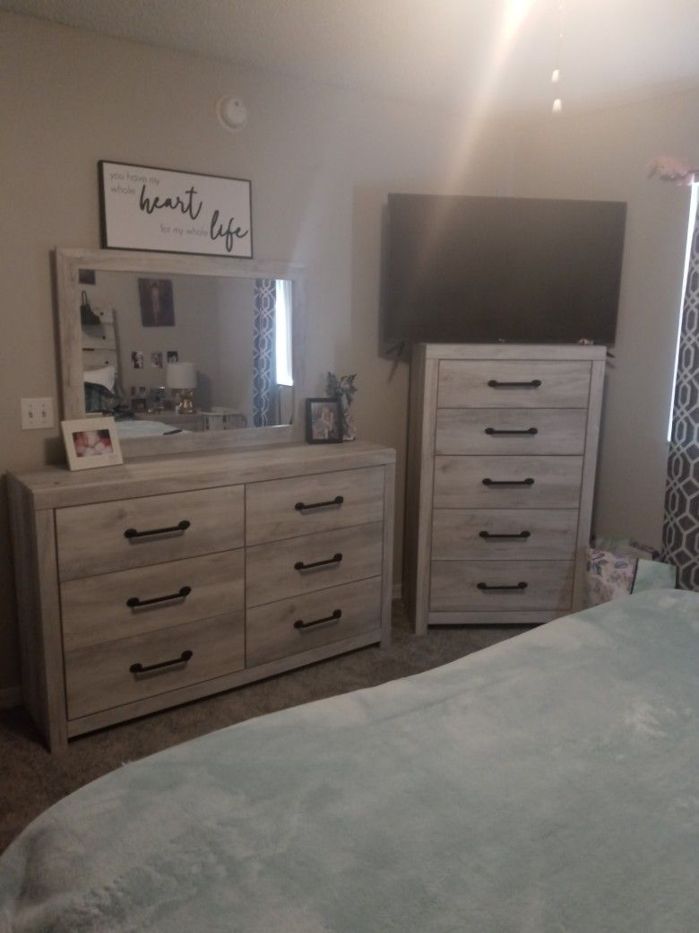 King Bedroom Set for Sale in Port St. Lucie, FL - OfferUp