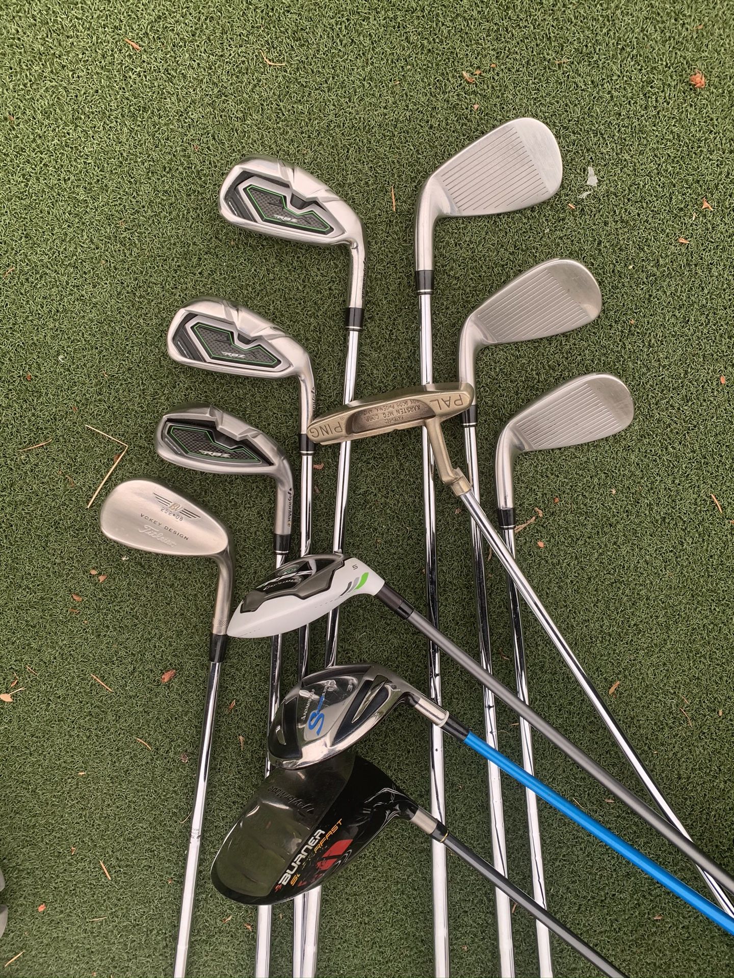 Golf Clubs Taylormade Complete Set With Carry Bag for Sale in ...