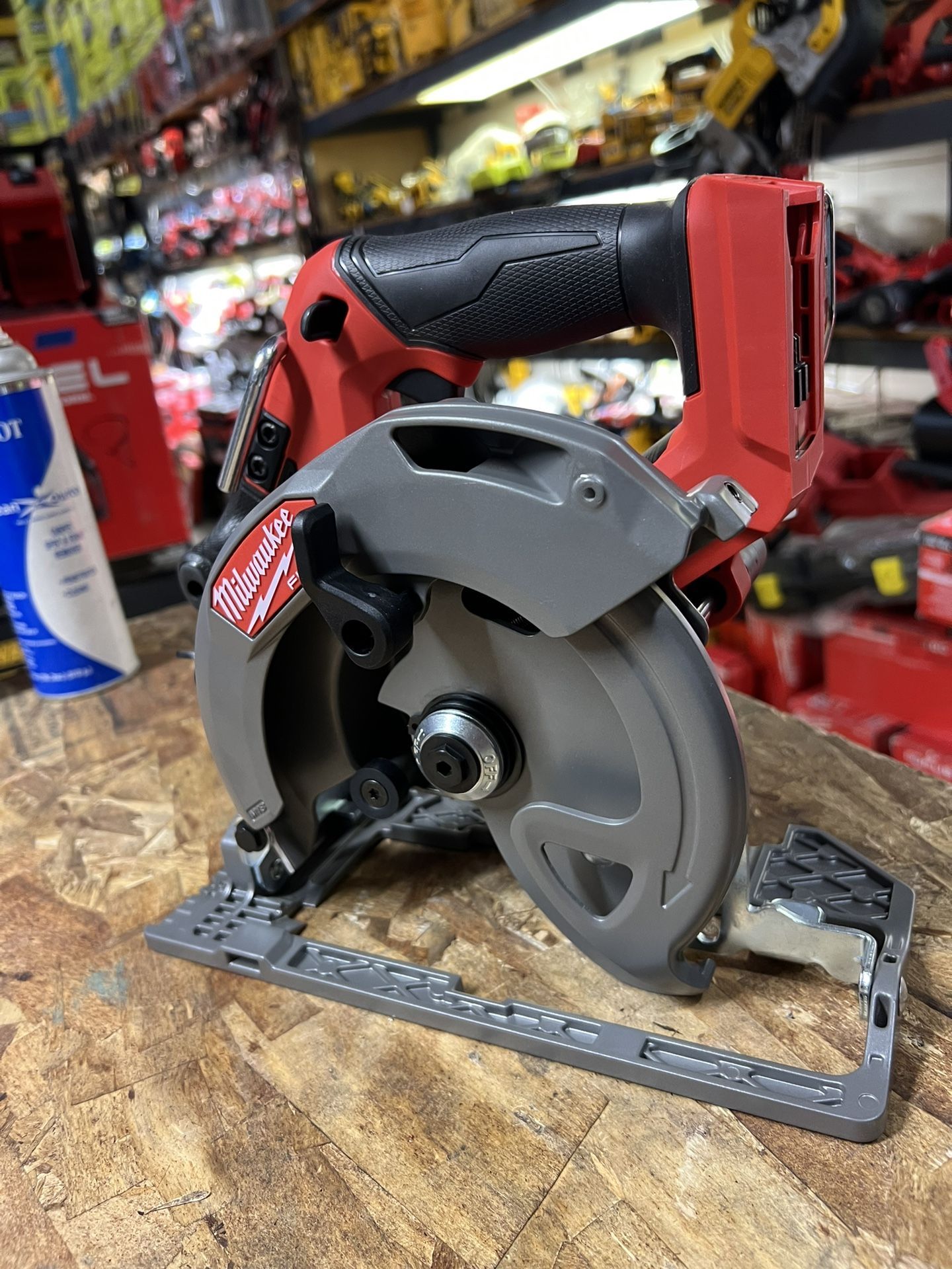 MILWAUKEE M18 Cordless Circular Saw 6-1/2 Fuel Brushless $185 for Sale ...