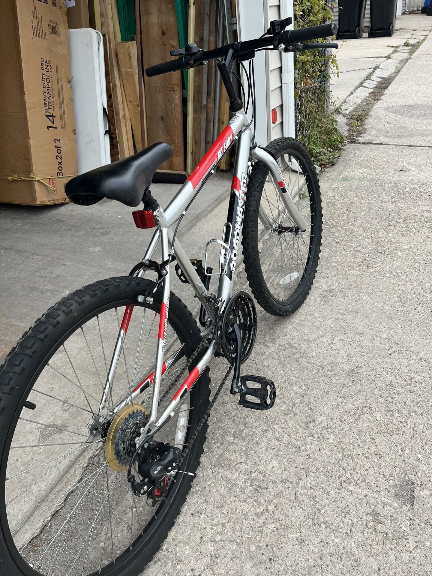 Roadmaster MT Furymountain bike, 26in wheels, 18 speed for Sale in ...
