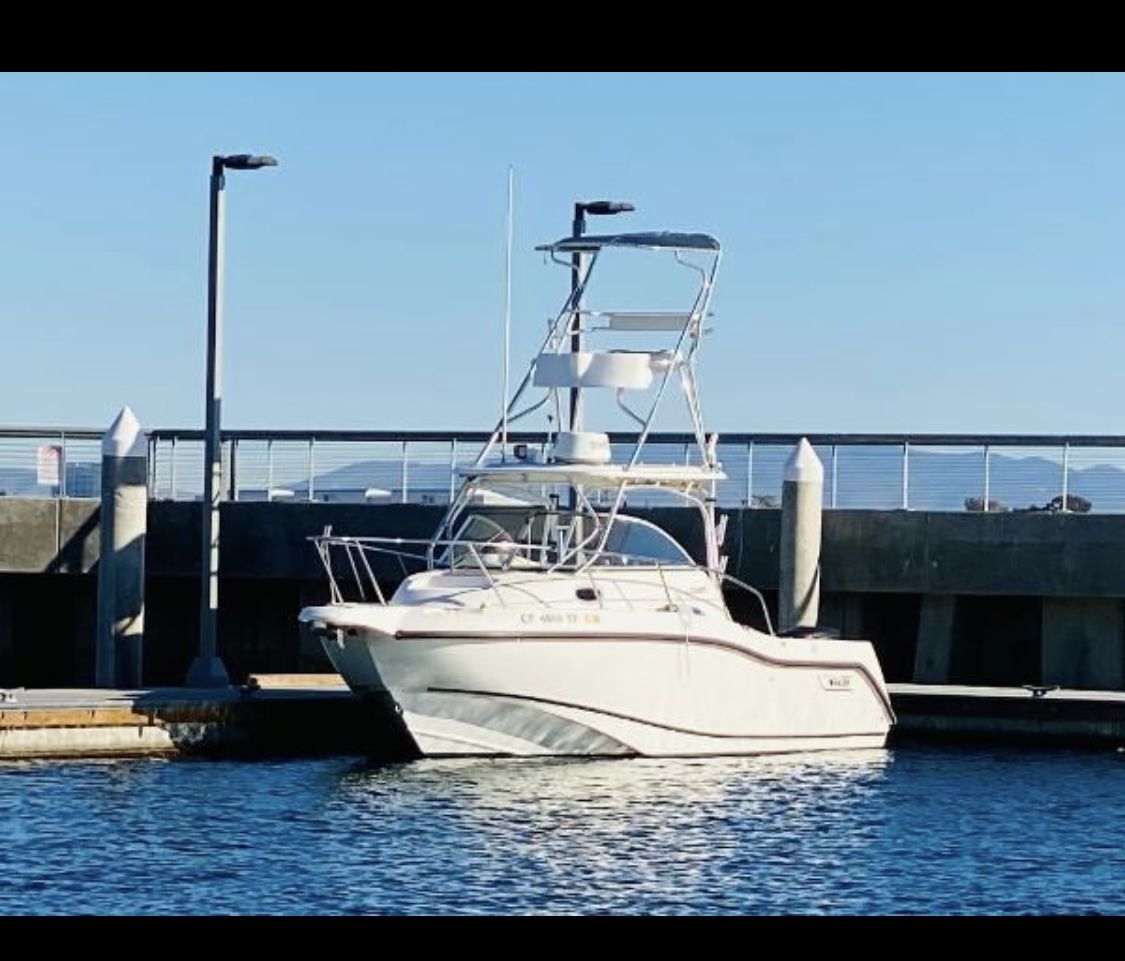 Fishing Boat Boston Whaler 255 Conquest for Sale in San Diego, CA - OfferUp