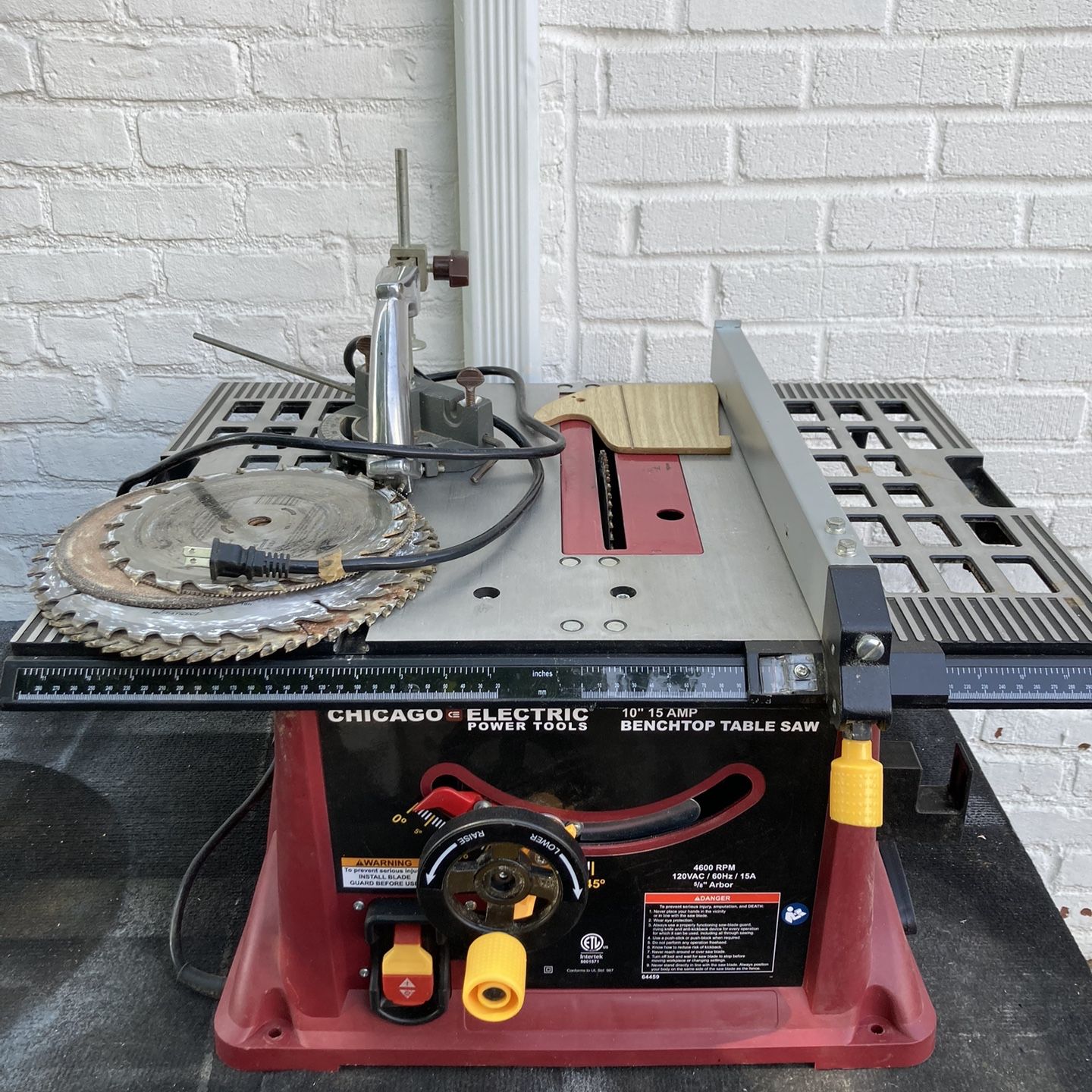 Chicago Electric 10 Benchtop Table Saw for Sale in Oceanside NY OfferUp