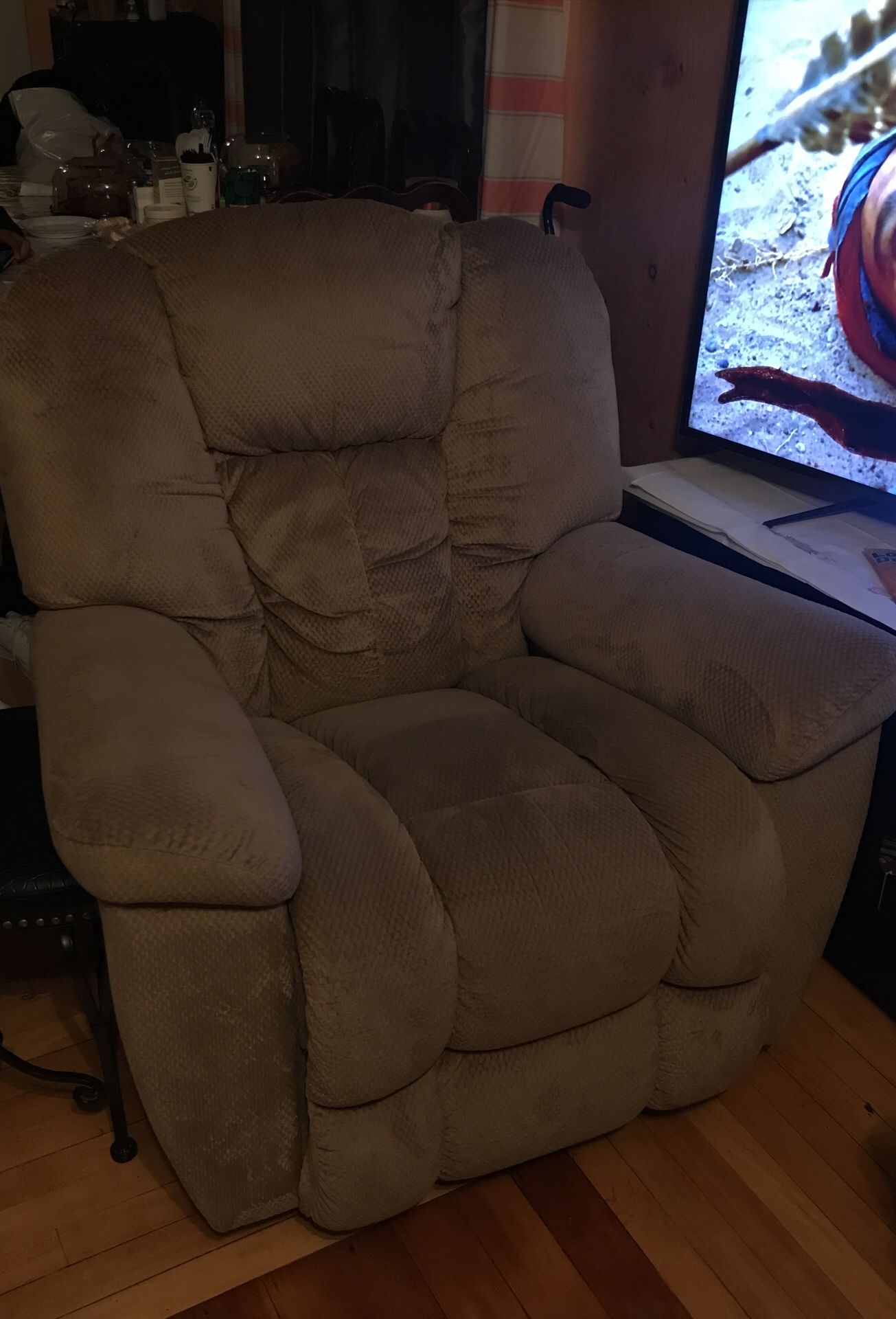 Lazy Boy Recliner with remote control $50 for Sale in Portland, OR ...