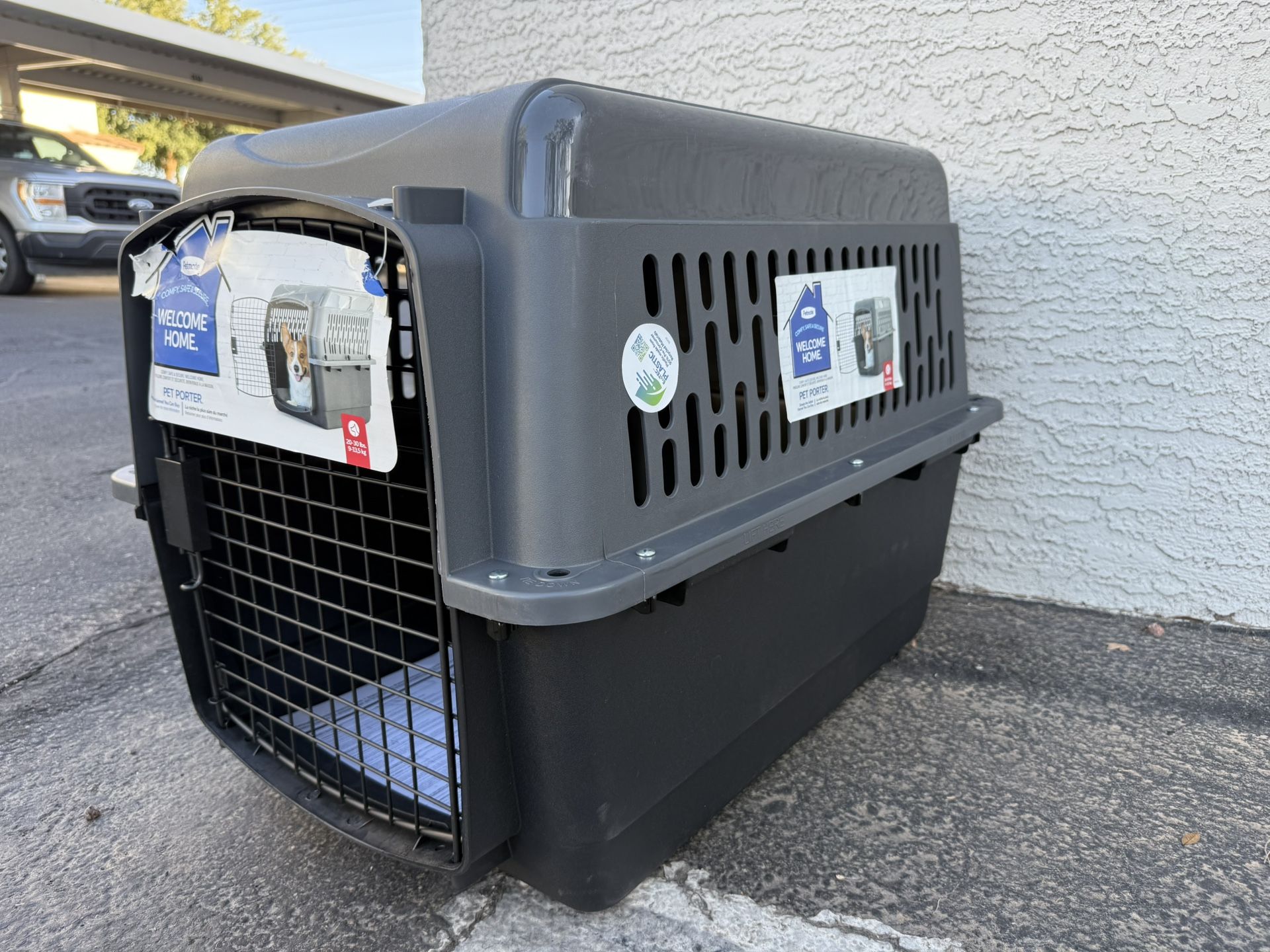 Brand new Petmate ASPEN PET Medium Breeds Cat, Chicken, Dog Kennel for ...