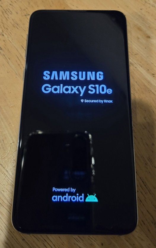 Unlocked Samsung Galaxy S10e 128GB for Sale in Montrose, CA - OfferUp