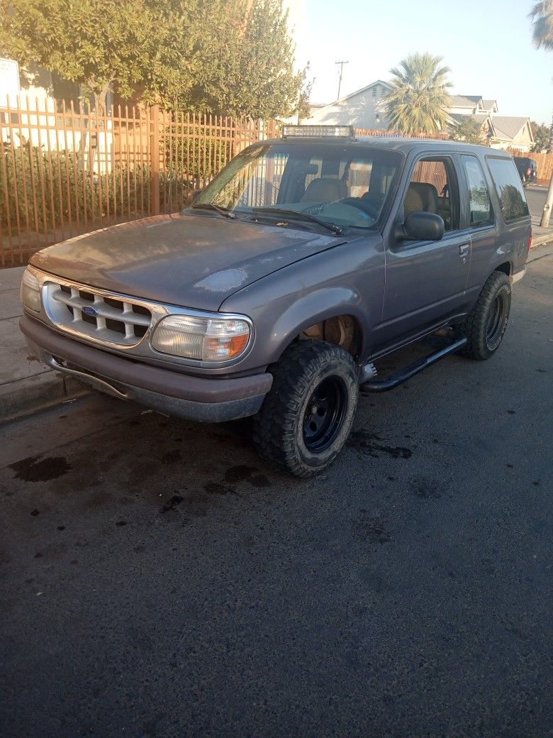 1996 Ford Explorer for Sale in Fresno, CA - OfferUp