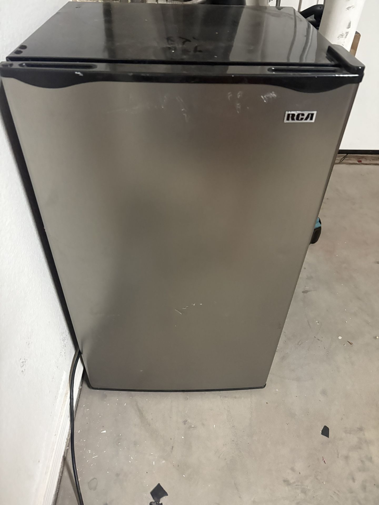 RCA Mini Fridge for Sale in Peoria, AZ - OfferUp