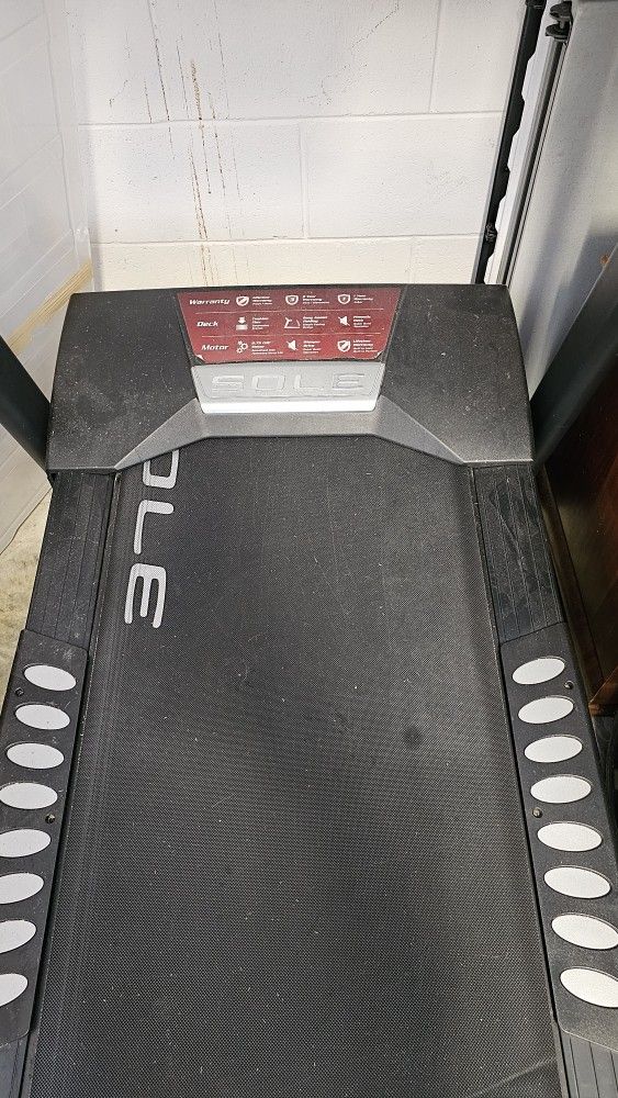 Sole F60 Folding Treadmill for Sale in Mount Dora, FL - OfferUp