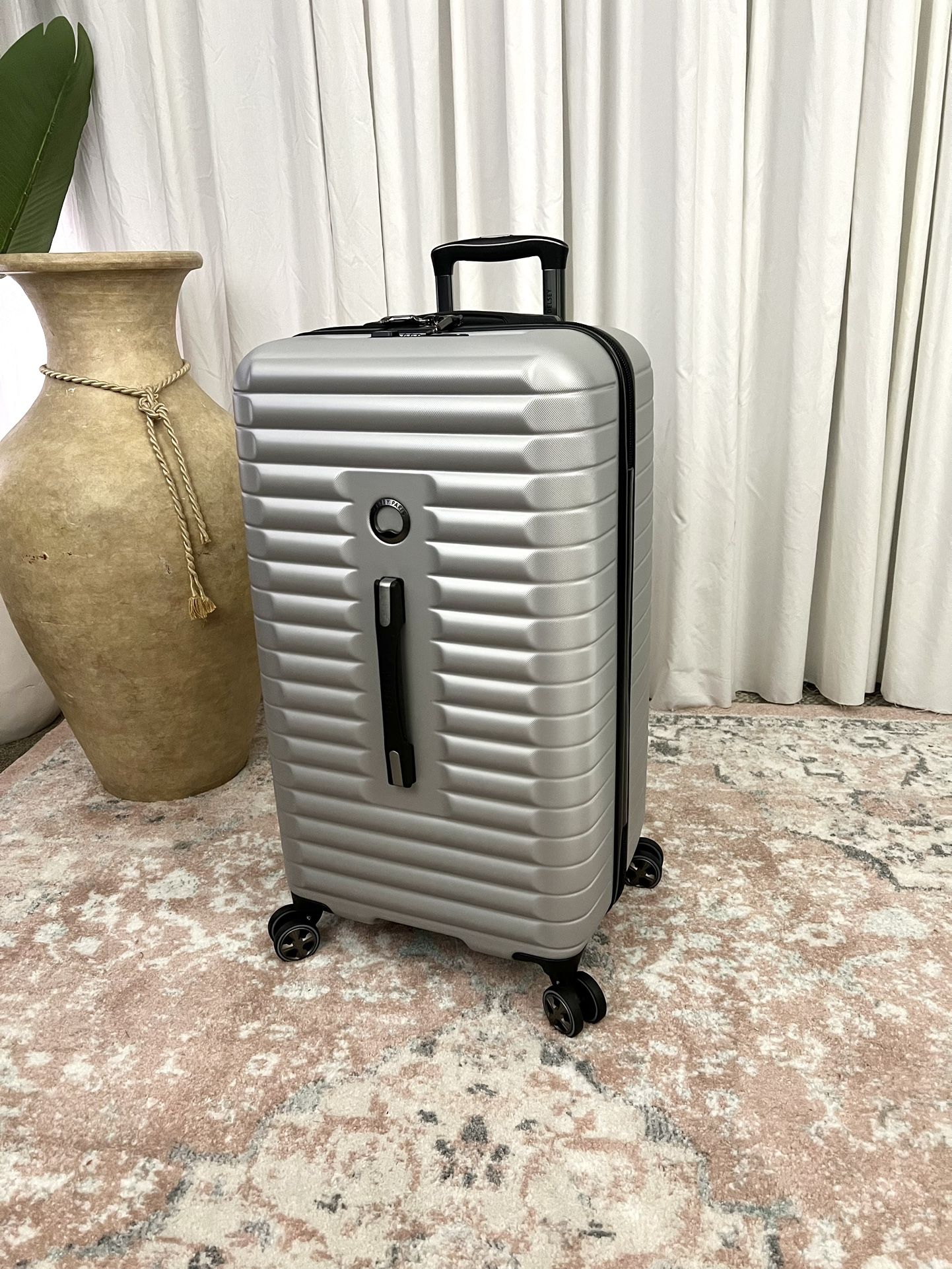 Delsey Hardside Luggage for Sale in Chicago Ridge, IL - OfferUp