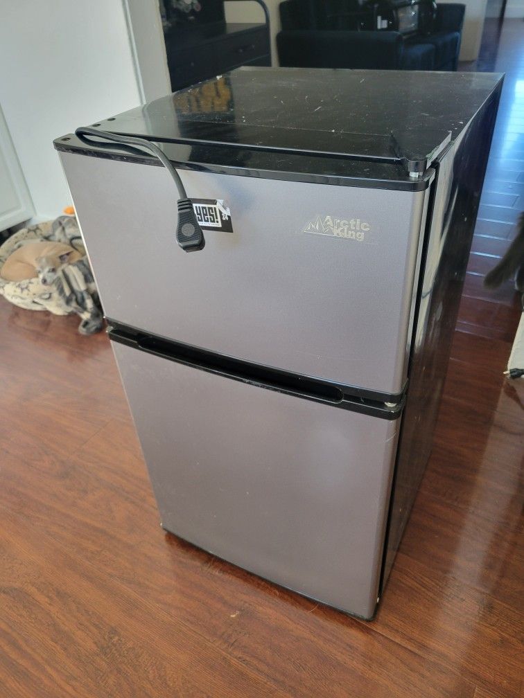 Mini Fridge for Sale in Riverside, CA - OfferUp
