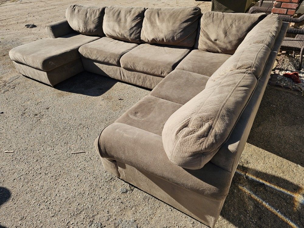 BIG TAN SECTIONAL for Sale in Victorville, CA - OfferUp