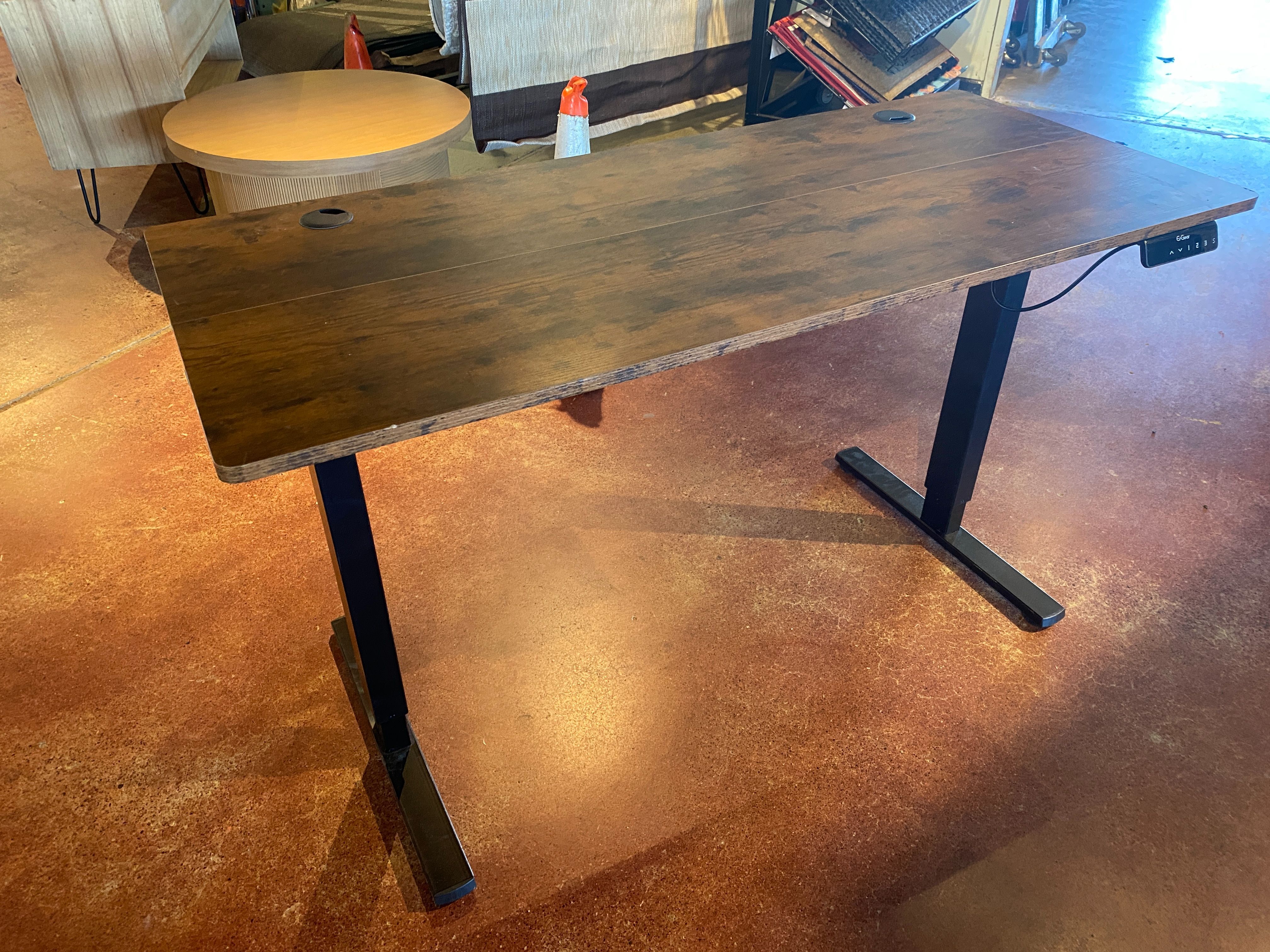 Ebony Wood Finished Electric Rising Desk for Sale in Auburn, WA - OfferUp
